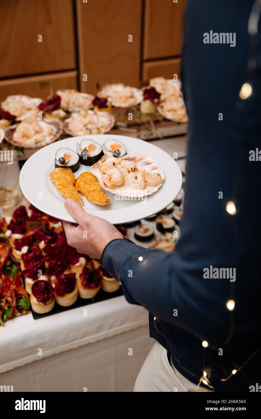 Furshet table hi-res stock photography and images - Alamy