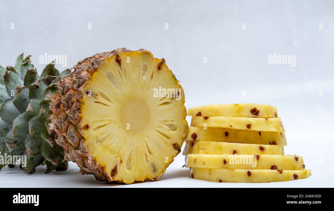 Ripe pineapple with leaf isolated on white baclground Stock Photo - Alamy