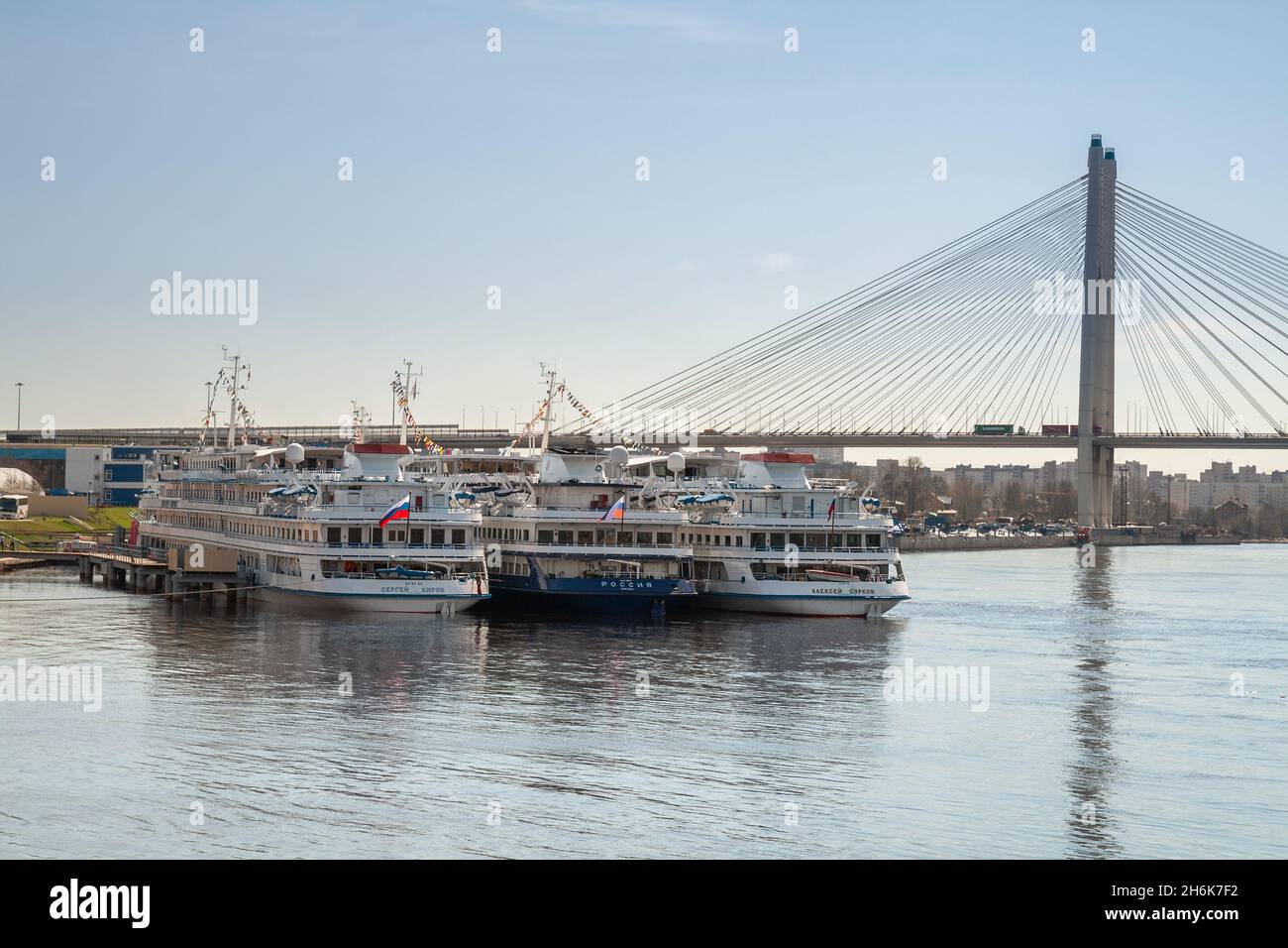 Berth river ships hi-res stock photography and images - Alamy