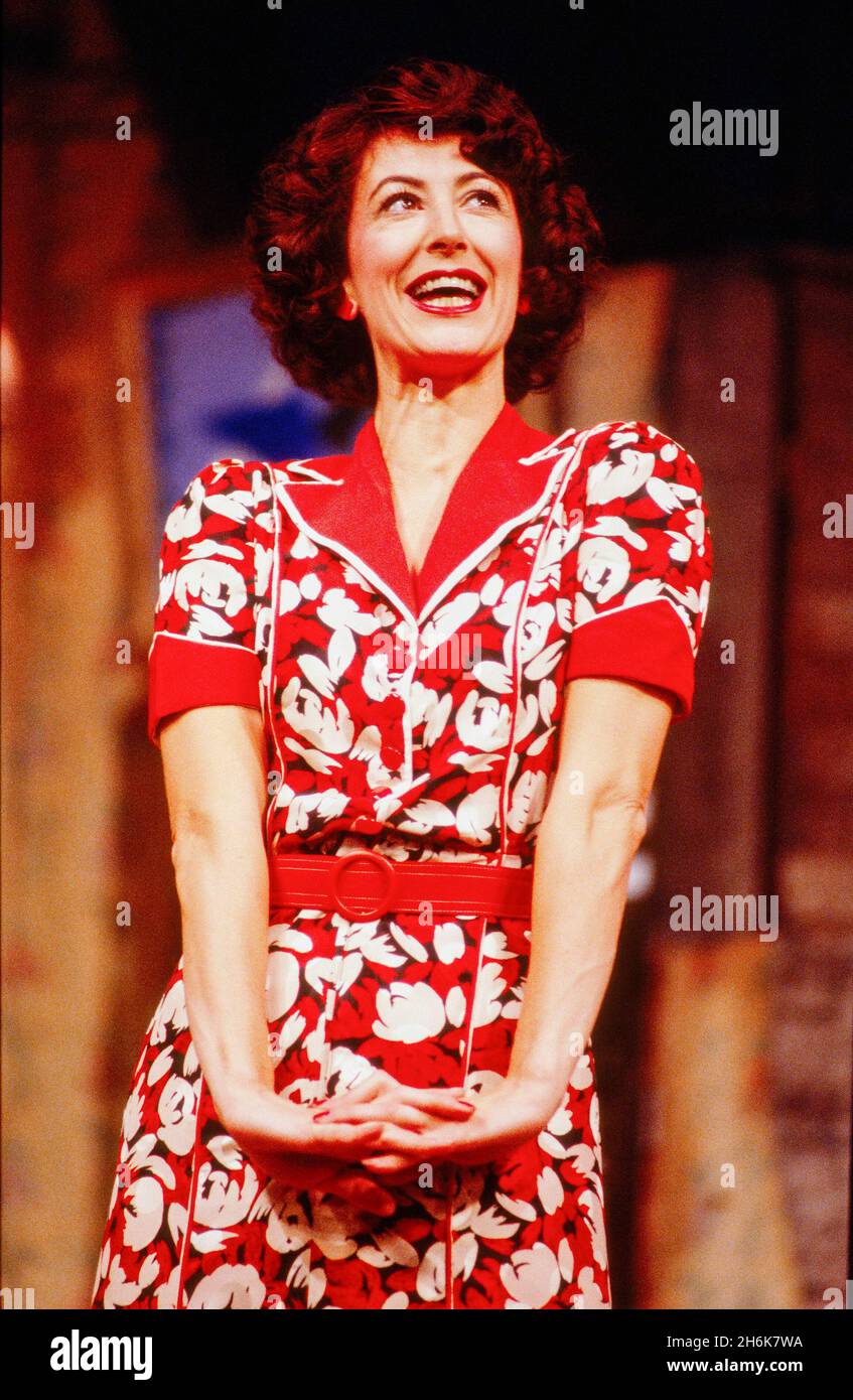 Maureen Lipman (Ruth Sherwood) in WONDERFUL TOWN at the Queen's Theatre ...