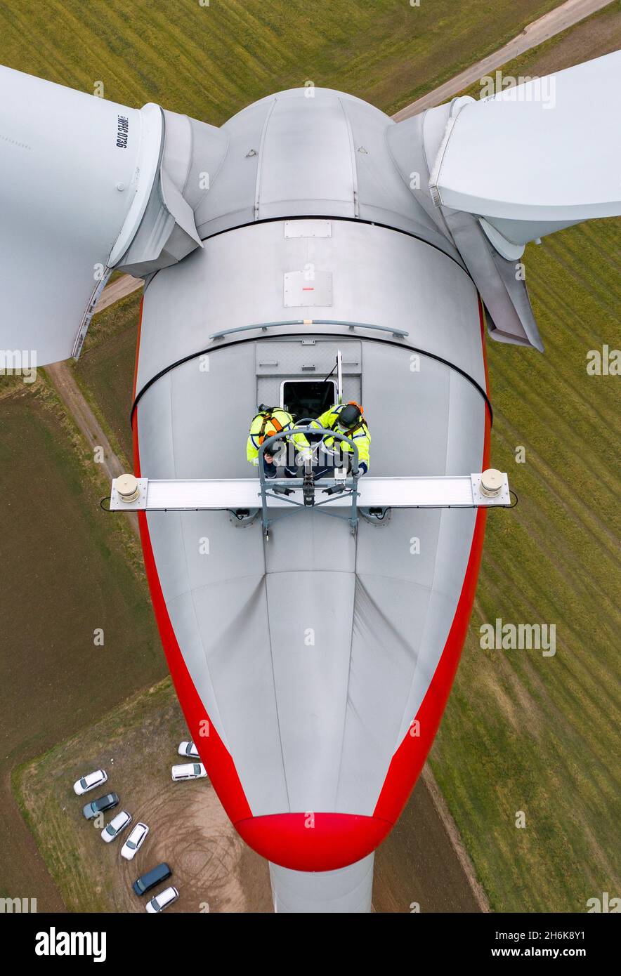 Bernsdorf, Germany. 15th Nov, 2021. Two technicians from Sabowind GmbH ...