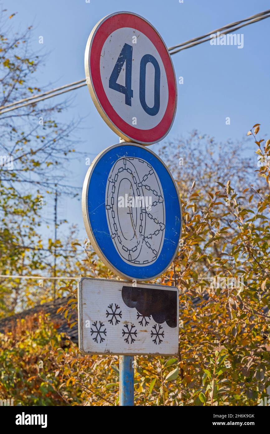 Snow Chains on Tyre Slippery Road Traffic Sign Winter Stock Photo - Alamy