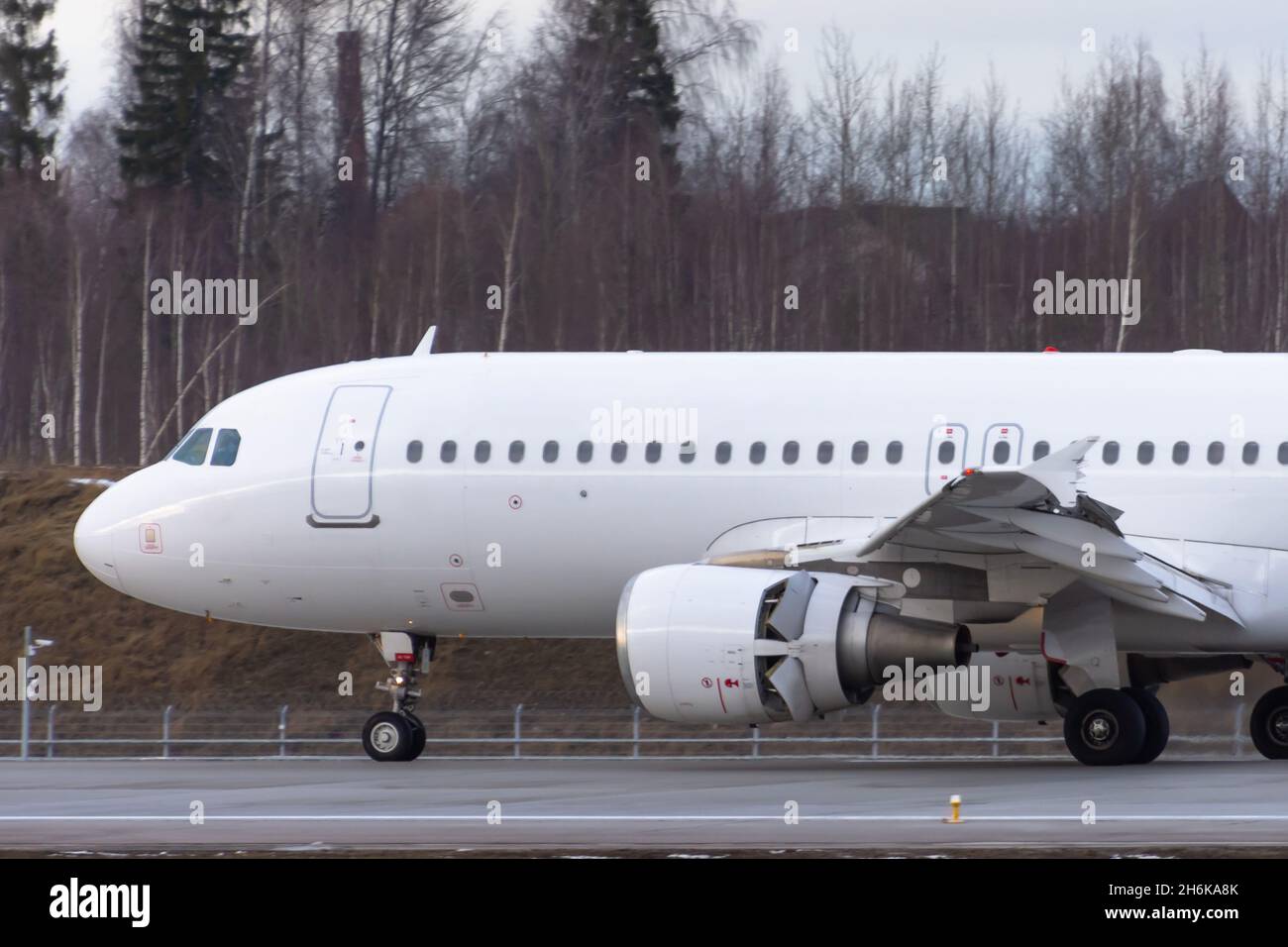 Airliner landing on runway after hi-res stock photography and images ...