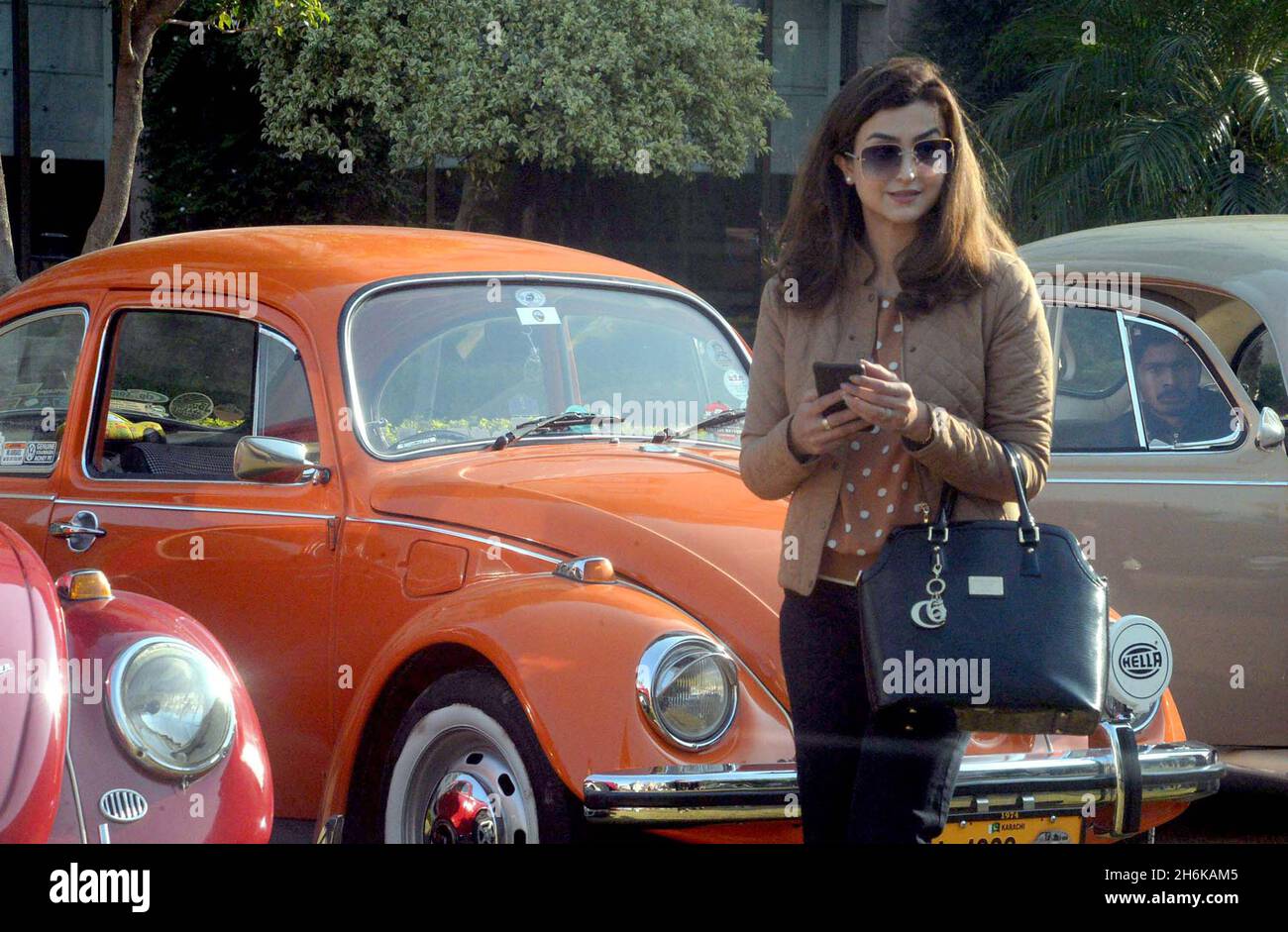 Visitors take keen interest in antique vehicles during Annual Vintage ...
