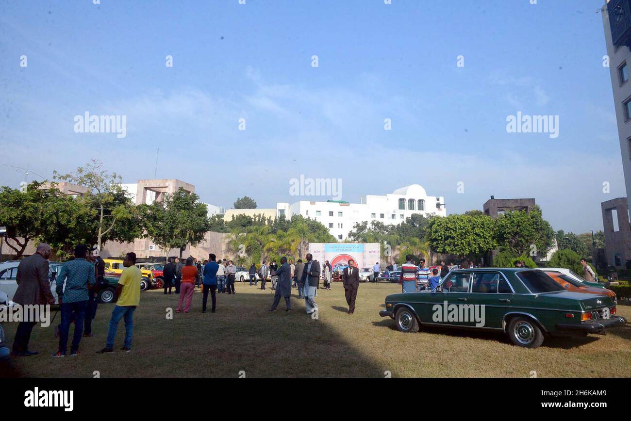 Visitors take keen interest in antique vehicles during Annual Vintage ...