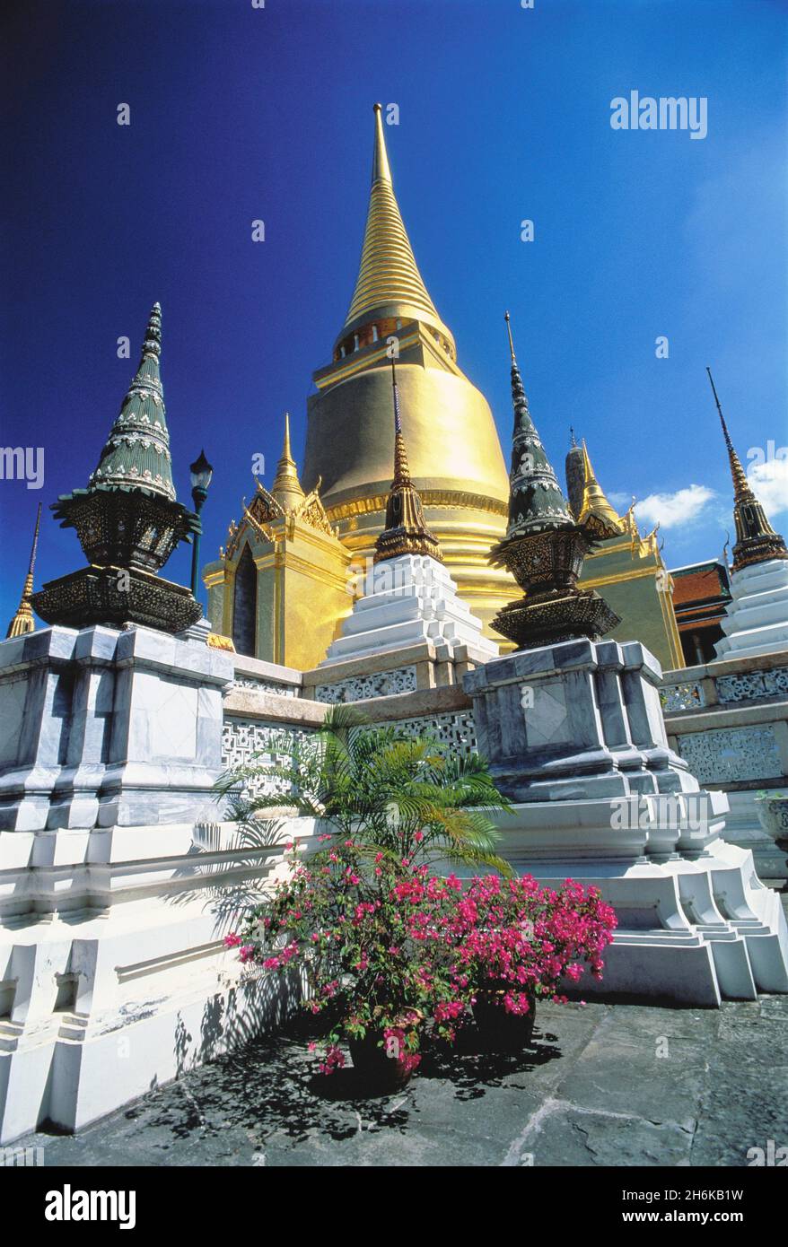 Bankok temple hi-res stock photography and images - Alamy