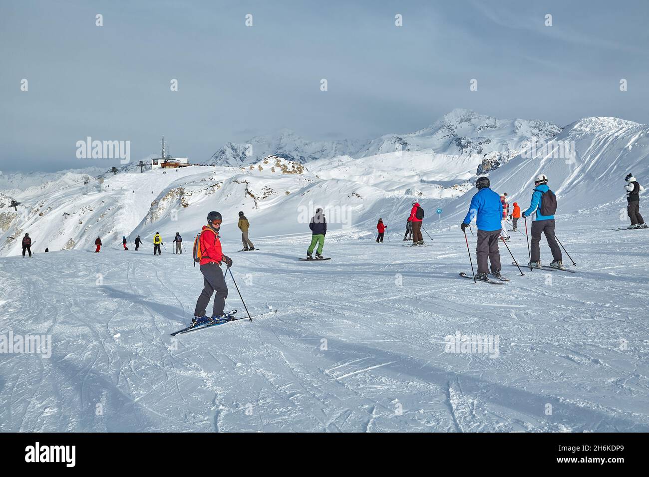 Skiers descend ski slope hi-res stock photography and images - Alamy