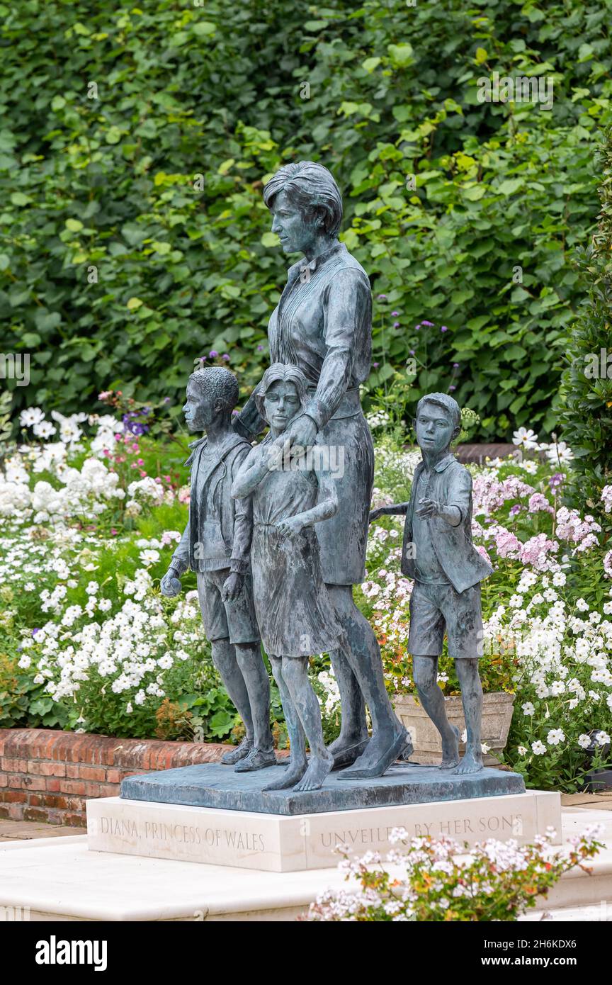 Princess Diana Statue, Kensington Gardens, London Stock Photo - Alamy