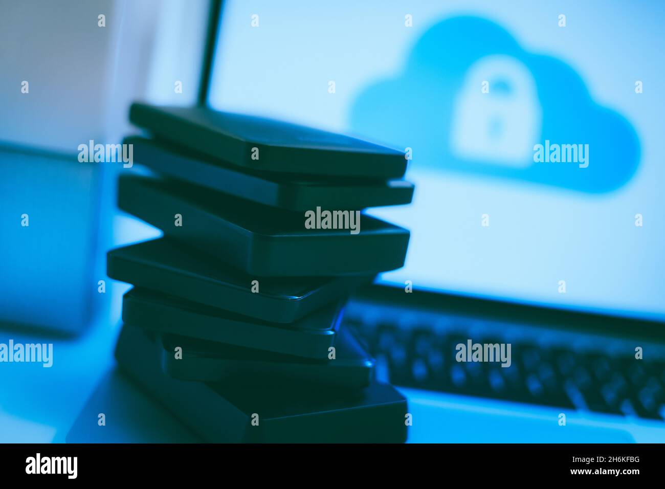 Server hard drives data center hi-res stock photography and images - Alamy