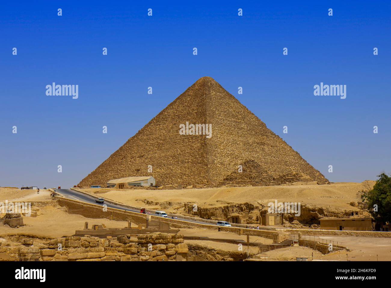Great Pyramid of Giza in Kairo, Egypt Stock Photo - Alamy