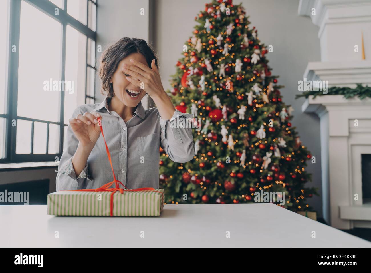 Unpacking present hi-res stock photography and images - Alamy