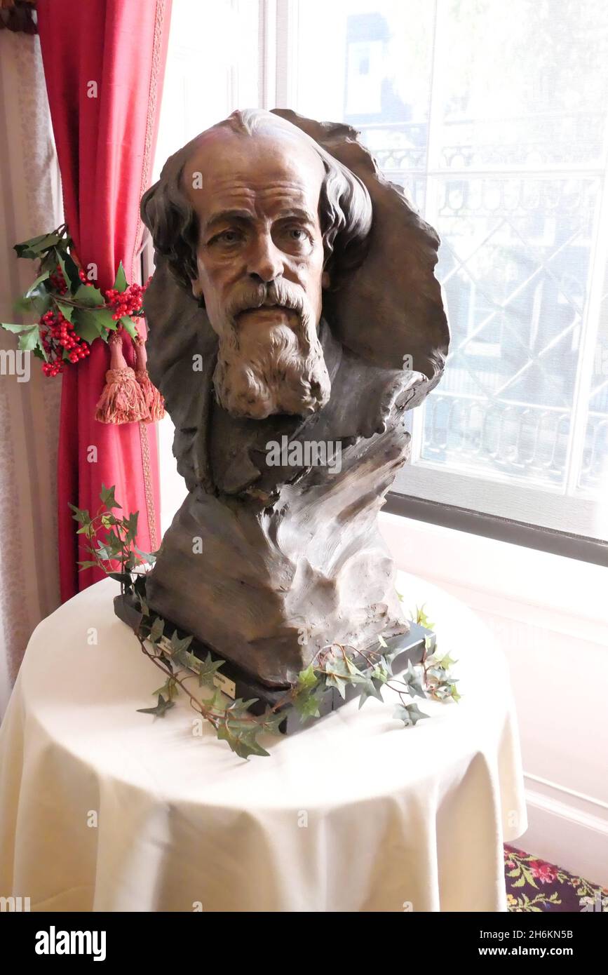 Unseen mechanical pen Christmas gift leads new collection of items on ...