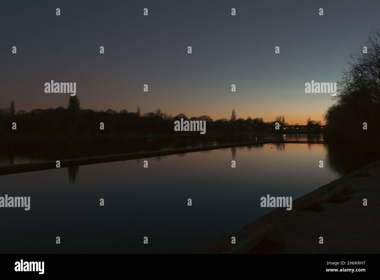 Danson park lake hi-res stock photography and images - Alamy