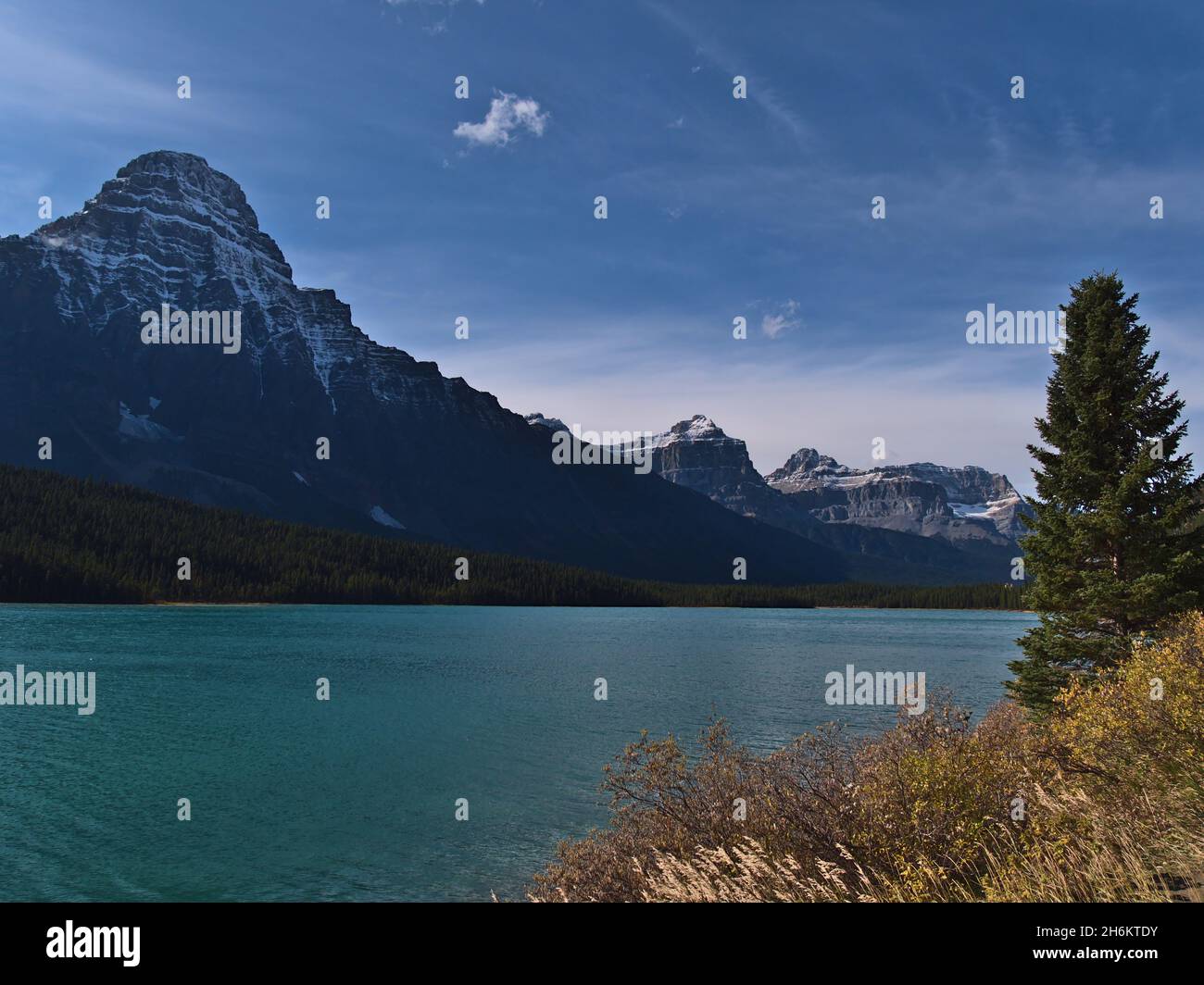 Pyramid lake canada hi-res stock photography and images - Alamy