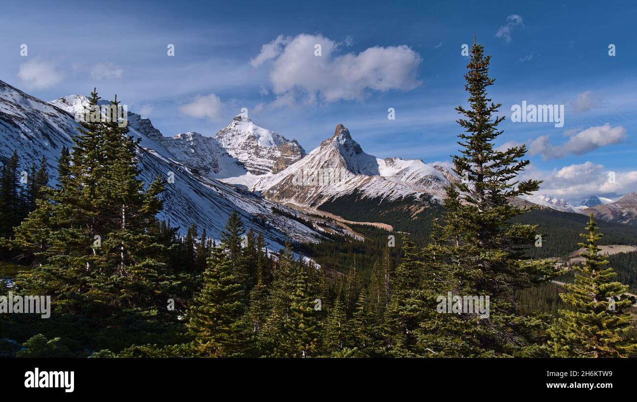 Alberta canada front range mountains hi-res stock photography and ...