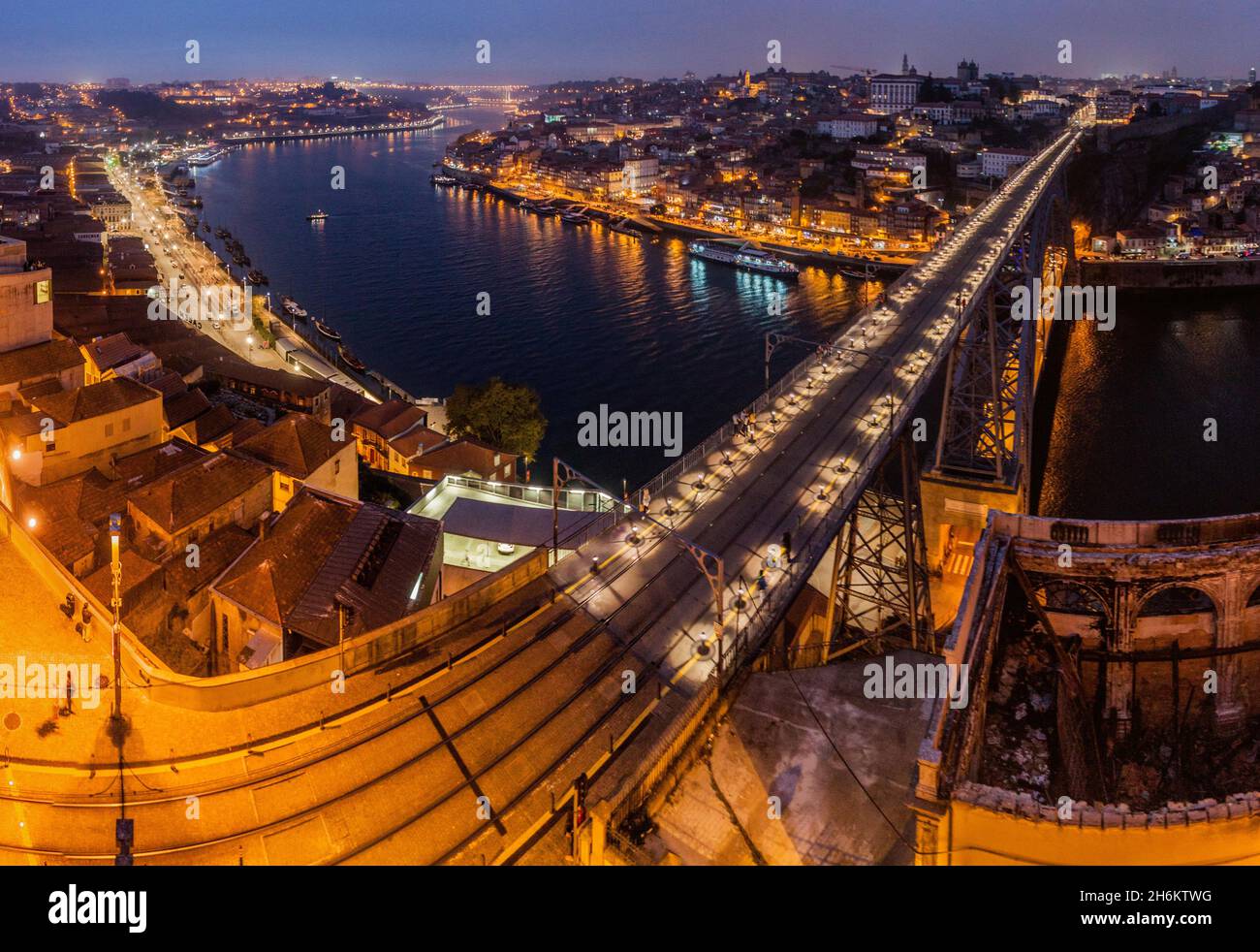 Porto bridge in the dark hi-res stock photography and images - Alamy