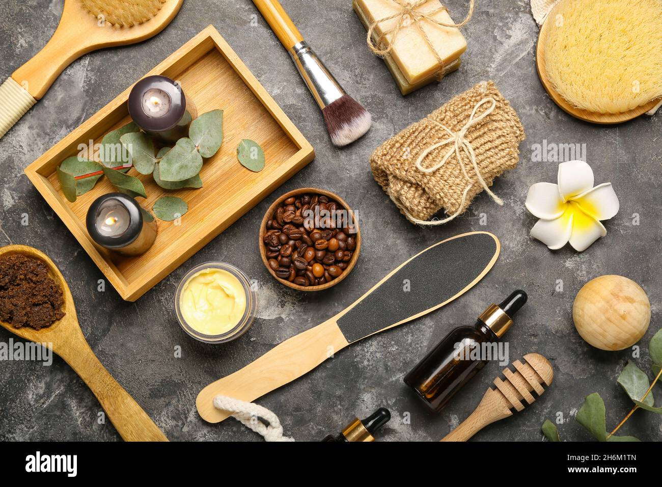 Spa set on dark background Stock Photo - Alamy