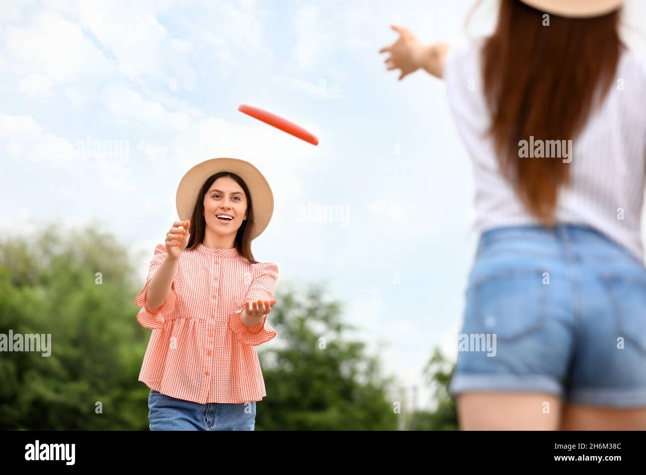 Ultimate frisbee women hi-res stock photography and images - Alamy