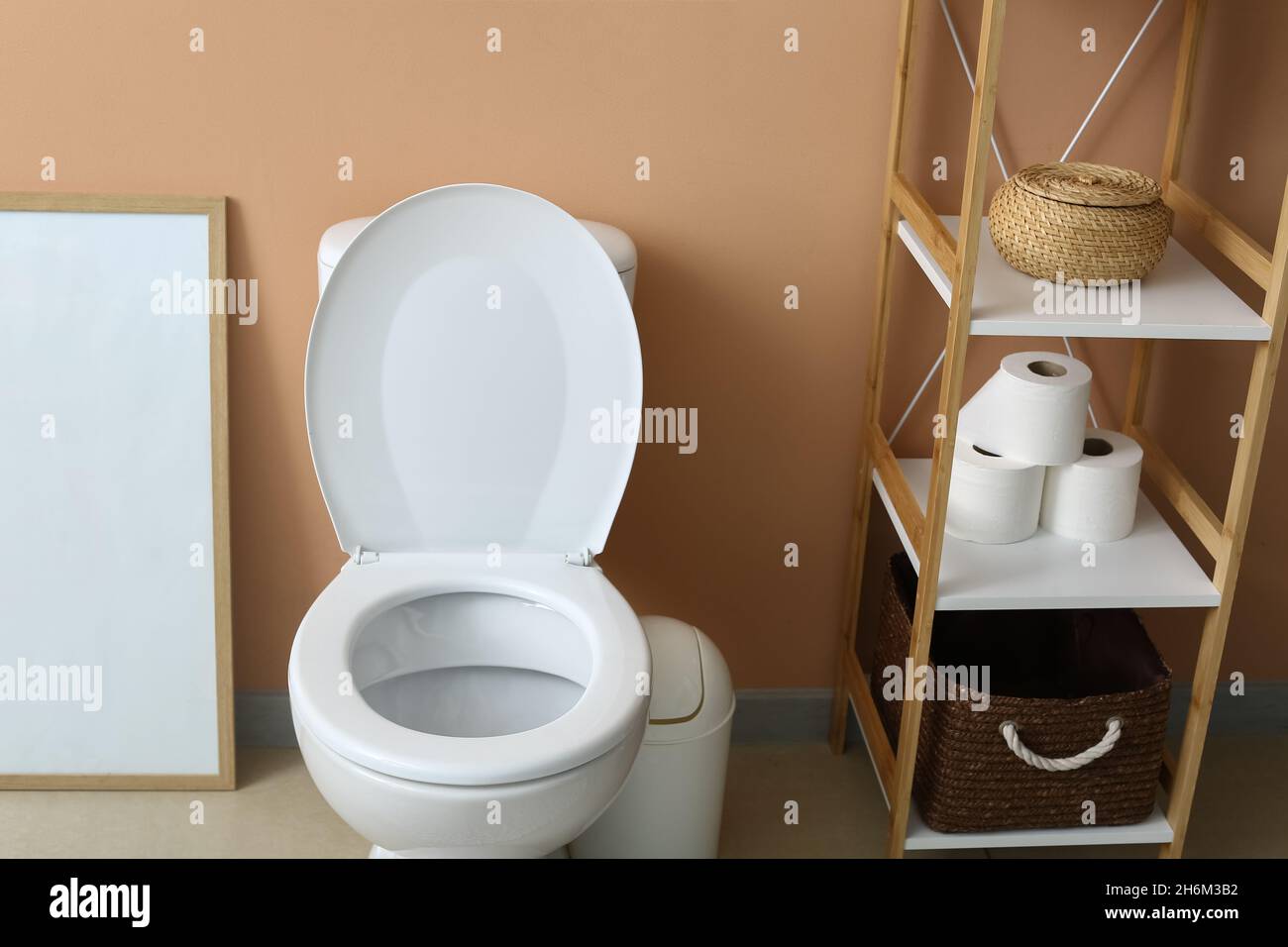 Clean and modern restroom hi-res stock photography and images - Alamy