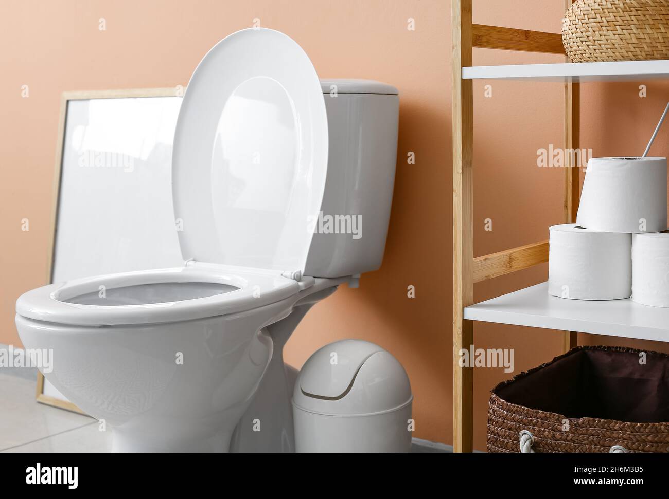 Clean and modern restroom hi-res stock photography and images - Alamy