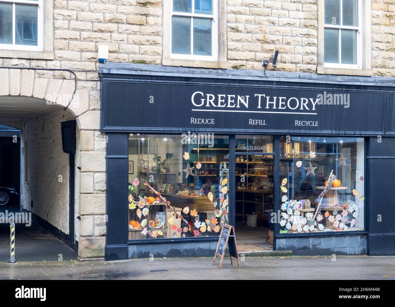 Friendly store hi-res stock photography and images - Alamy