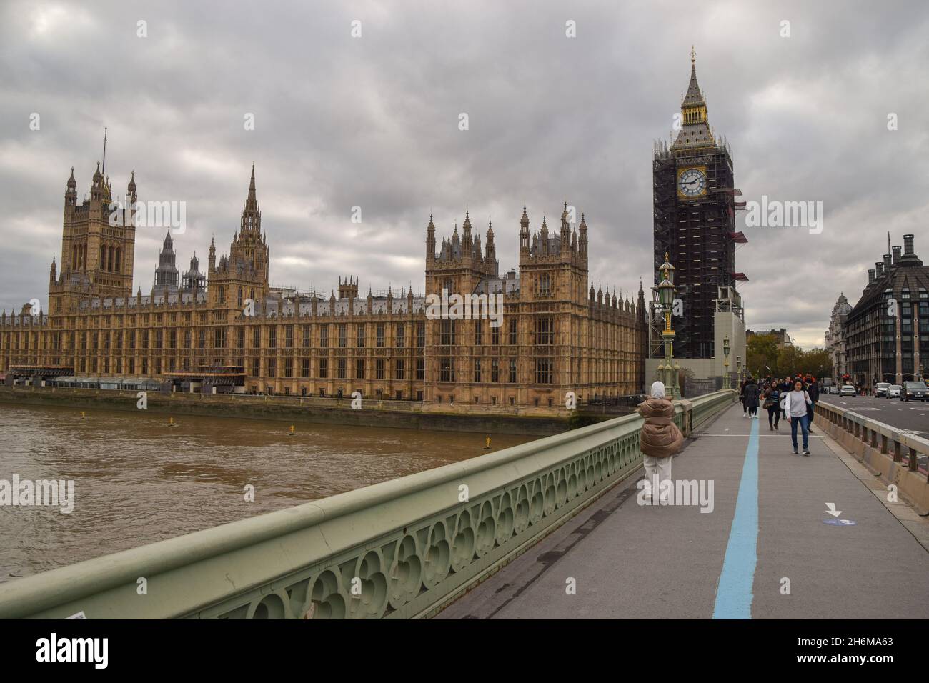 Houses of Parliament, Big Ben, and Westminster Bridge daytime view ...