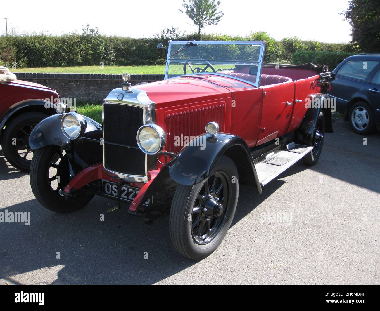 Vauxhall garage hi-res stock photography and images - Alamy