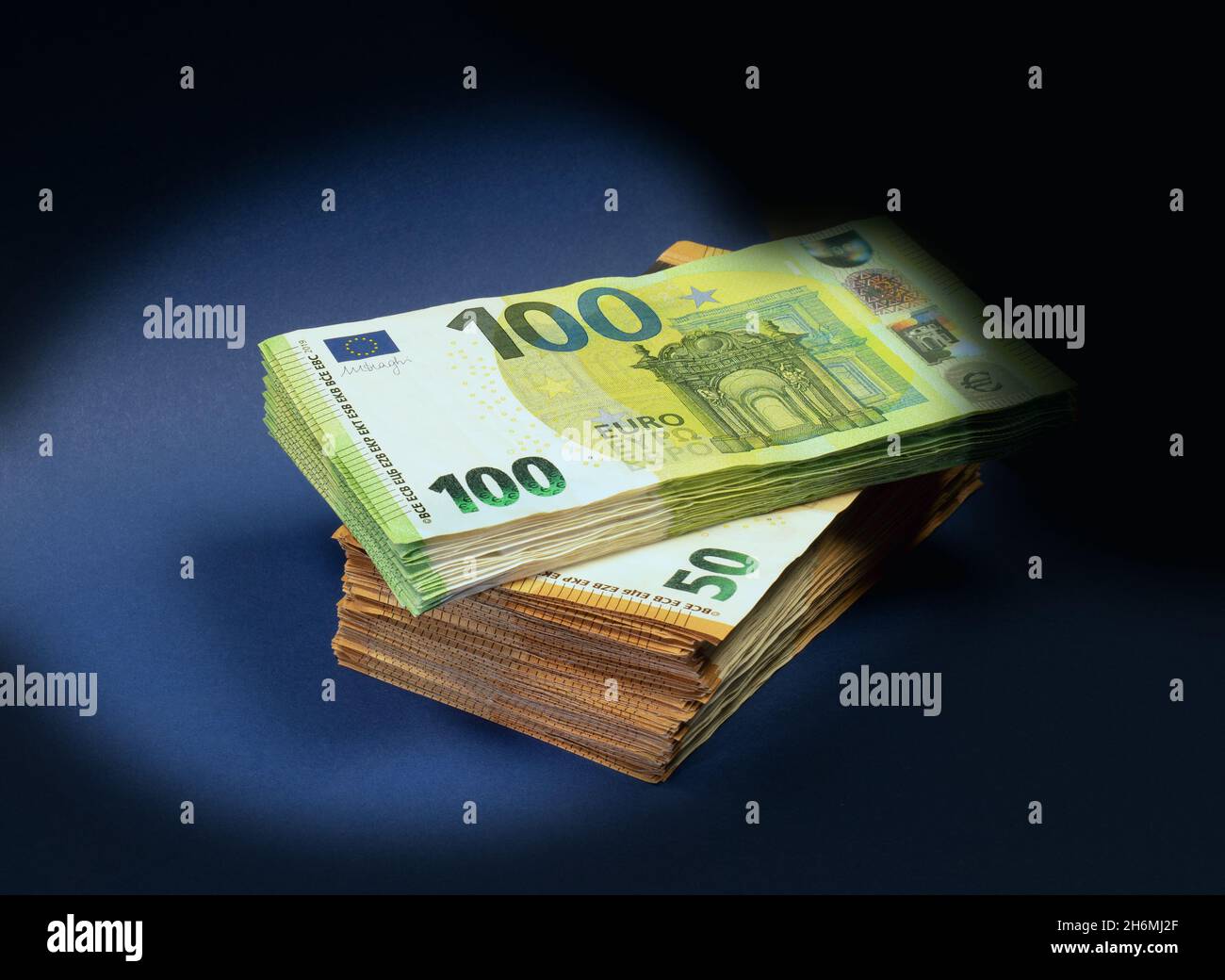 100 euros hi-res stock photography and images - Alamy