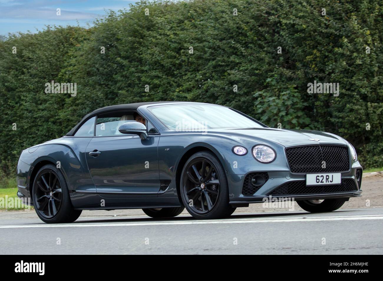 Car open bentley hi-res stock photography and images - Alamy