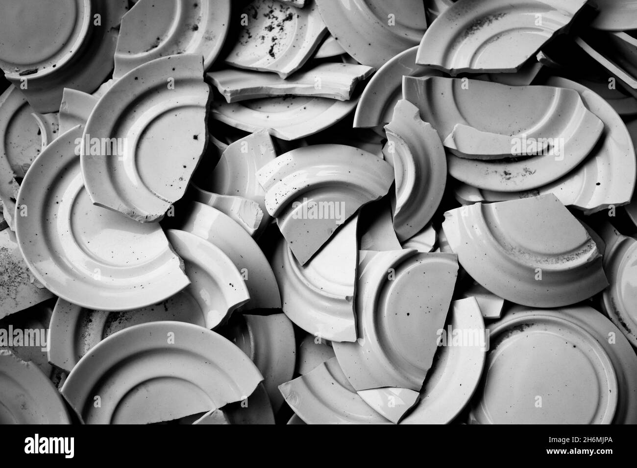 Broken dishes hi-res stock photography and images - Alamy