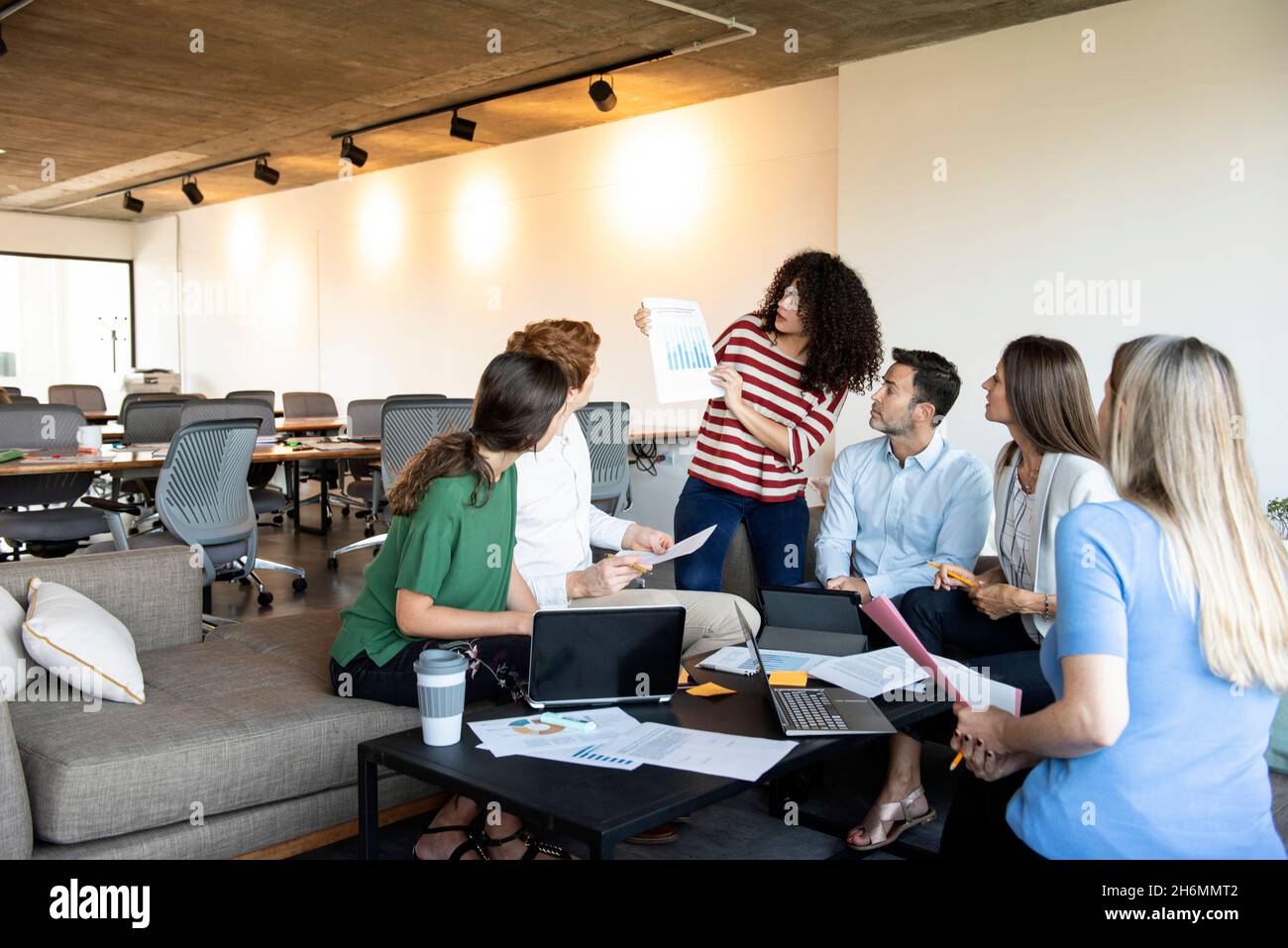 Man talking showing documents hi-res stock photography and images - Alamy