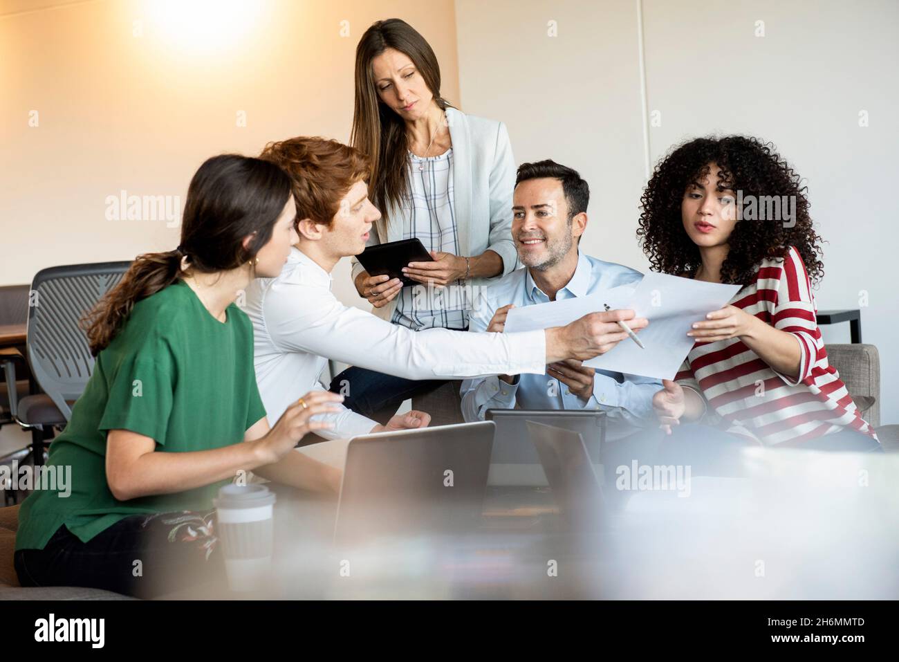 Sharing documents hi-res stock photography and images - Alamy