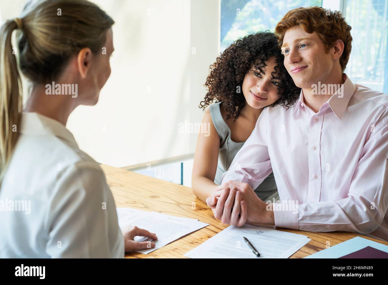 Male female hands signing contract hi-res stock photography and images ...