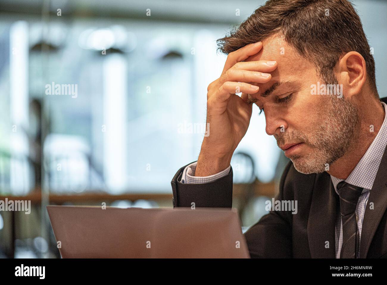 Men in suits and ties hi-res stock photography and images - Alamy