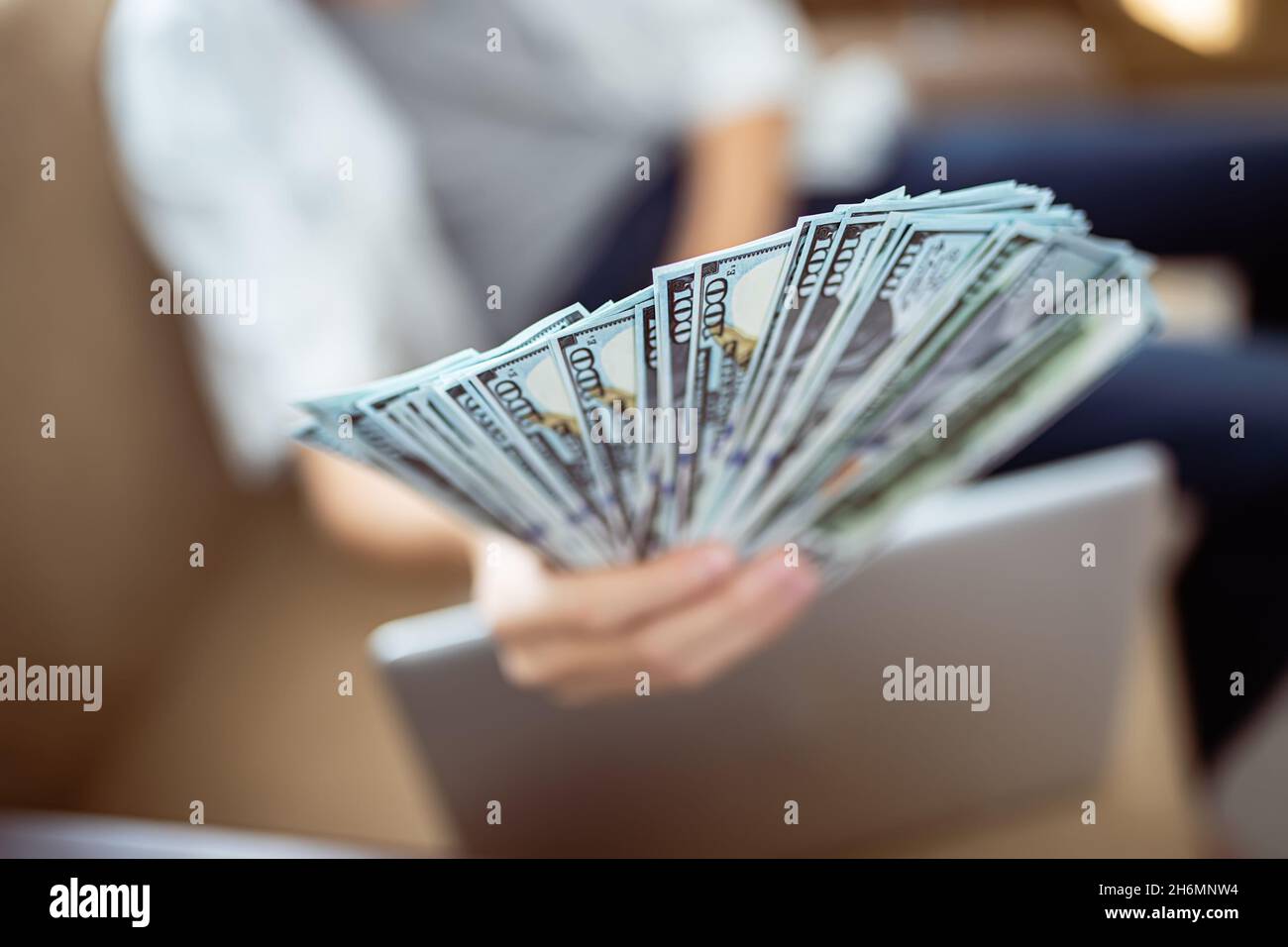Teenage paying dollars hi-res stock photography and images - Alamy