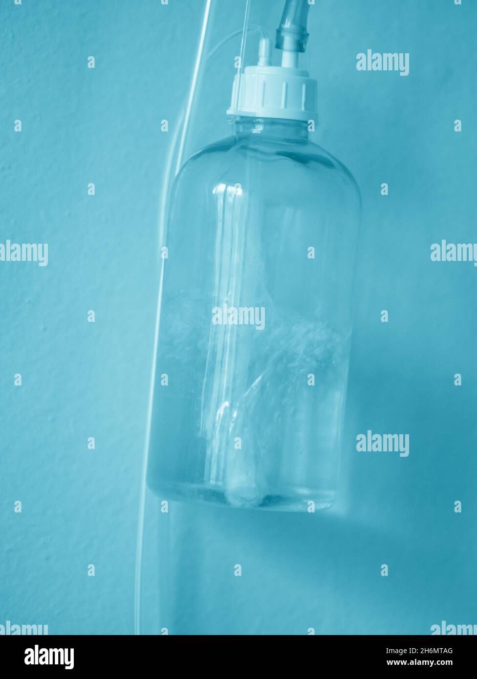 Intensive care unit. Humidifier of supplied gas from hospital oxygen ...