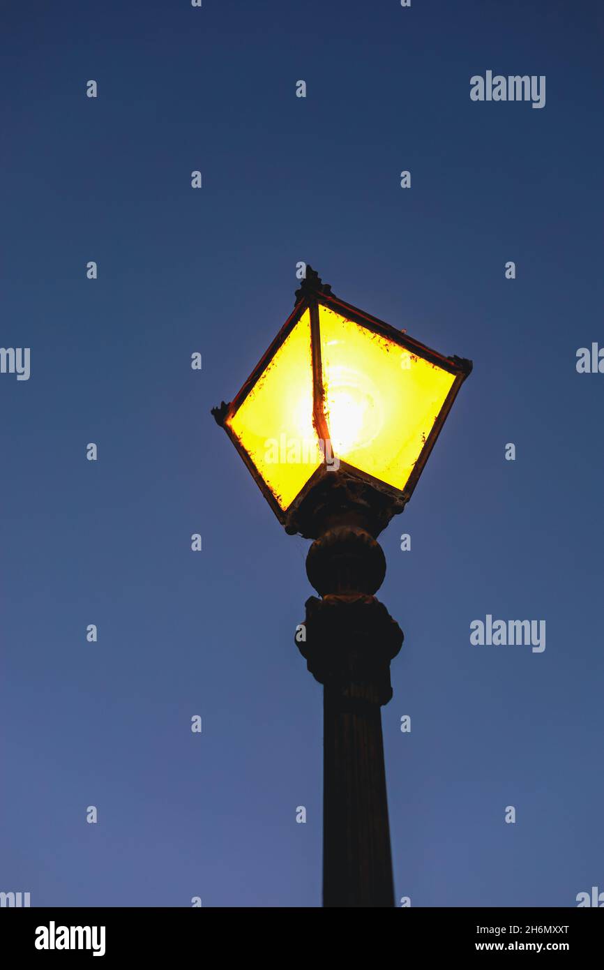 Vintage lamp post hi-res stock photography and images - Alamy