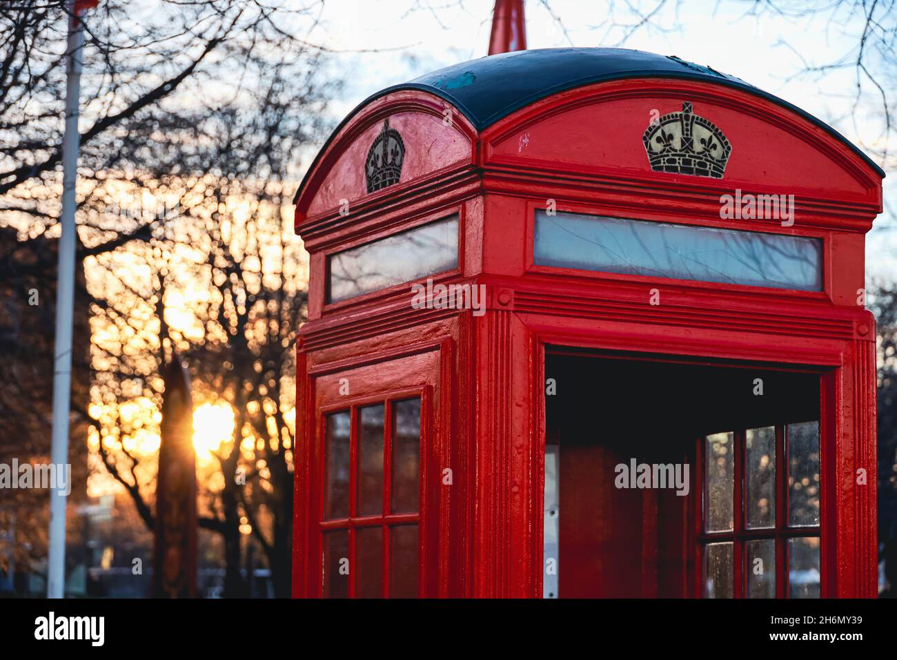 Traditional red phone box Stock Photo - Alamy
