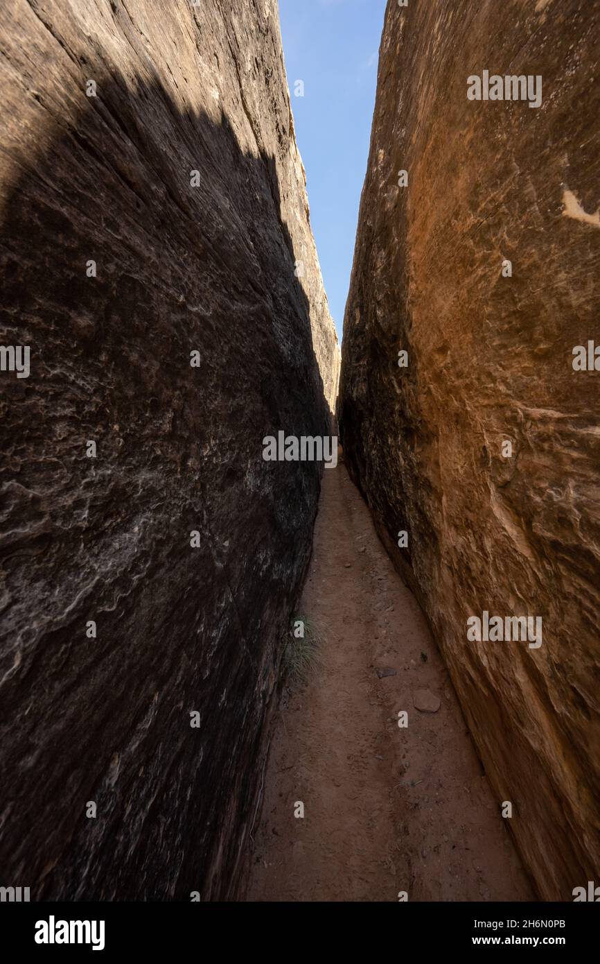 Long straight narrow footpath hi-res stock photography and images - Alamy