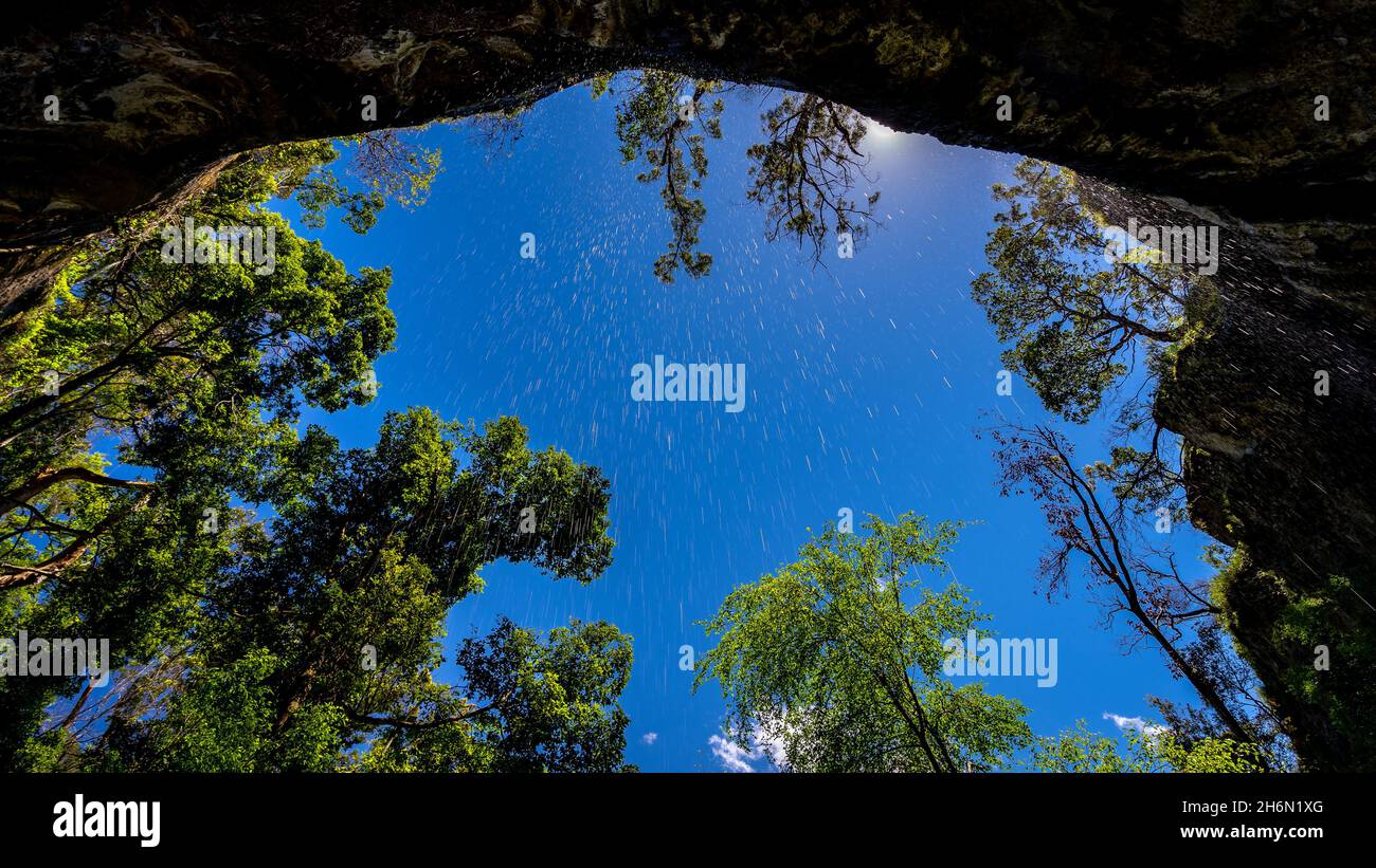 Cave waterfall hi-res stock photography and images - Alamy