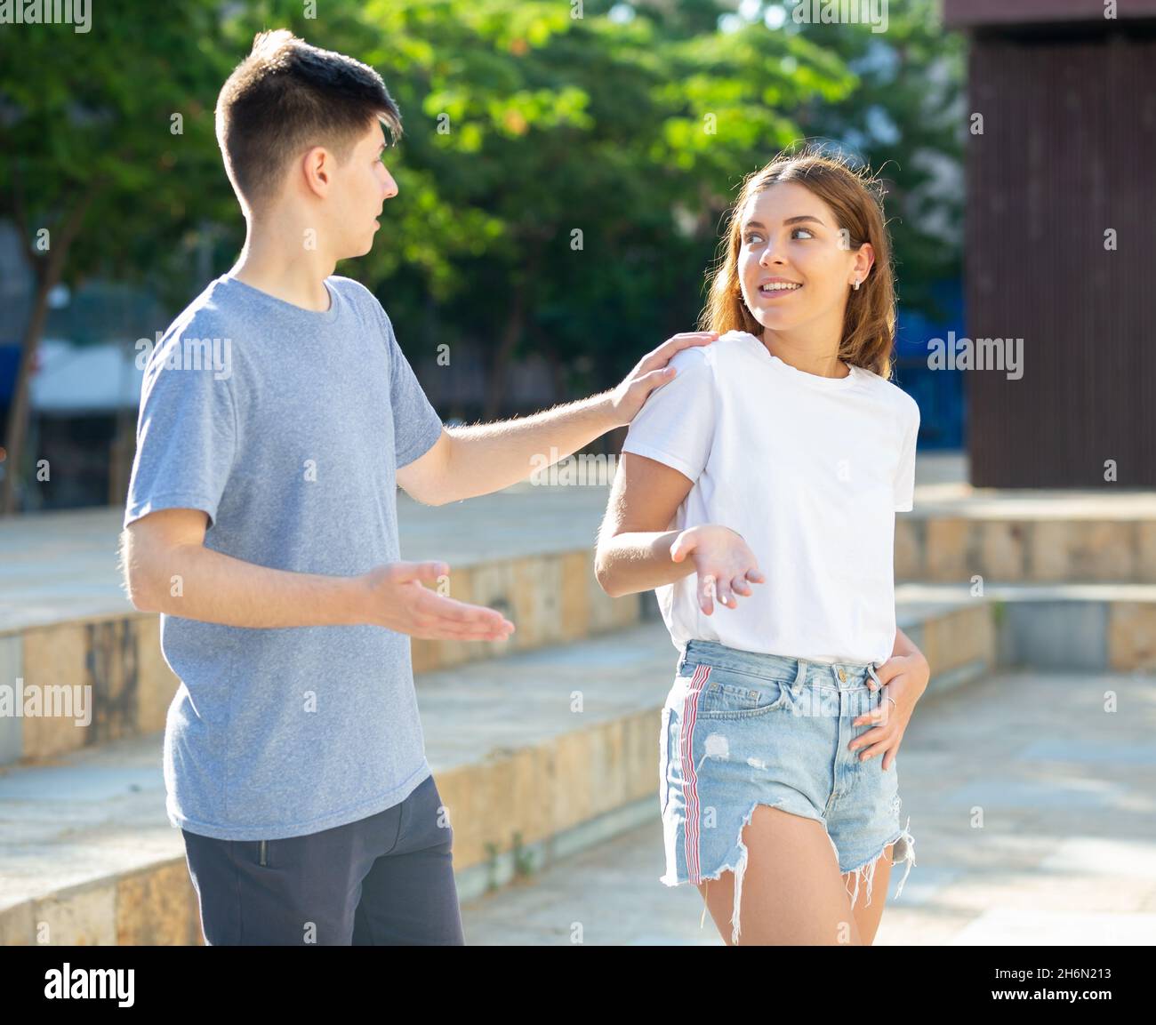 Flirts hi-res stock photography and images - Alamy