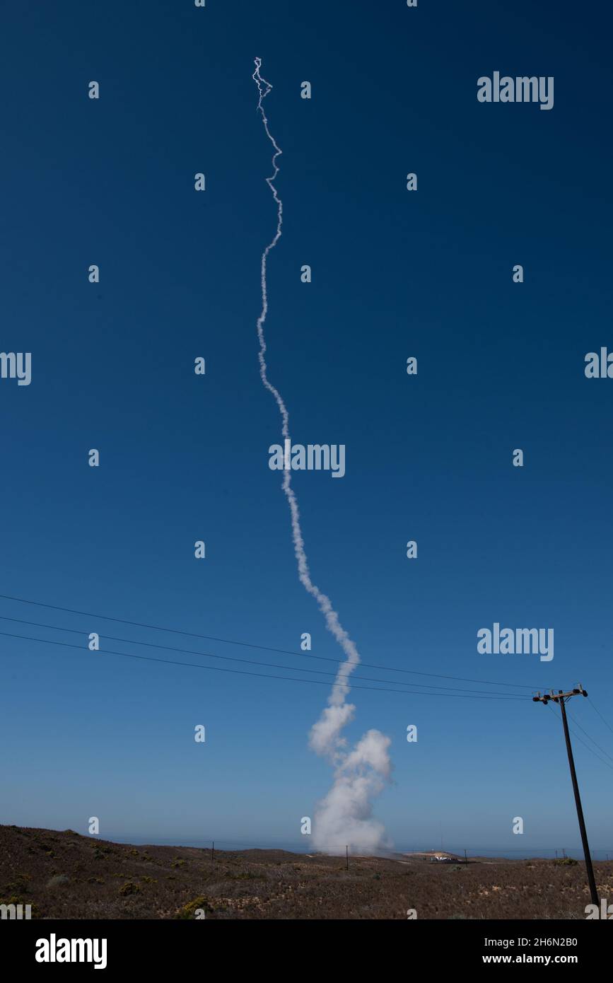 Precision strike missile hi-res stock photography and images - Alamy