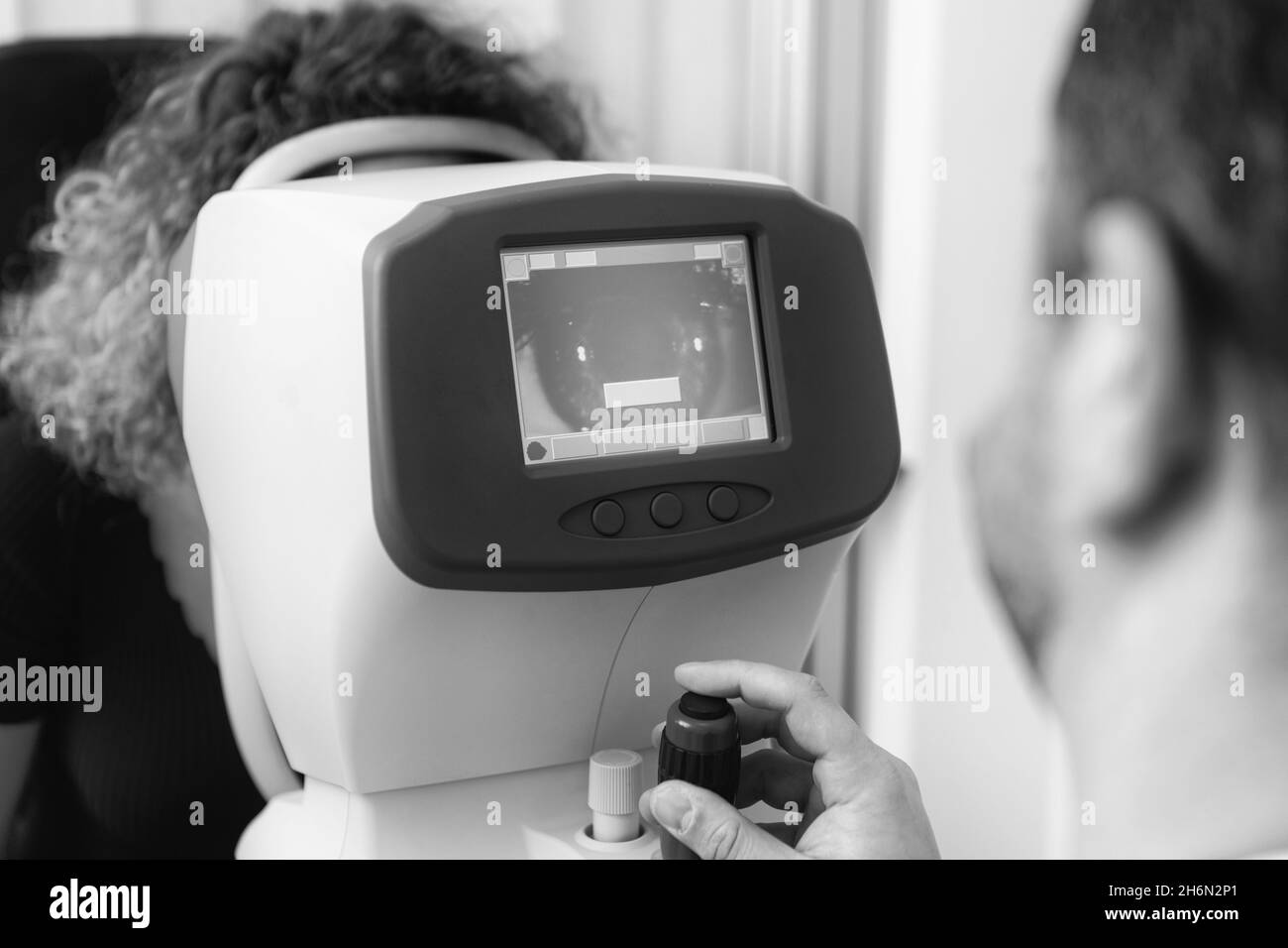 Eye test machine Black and White Stock Photos & Images - Alamy