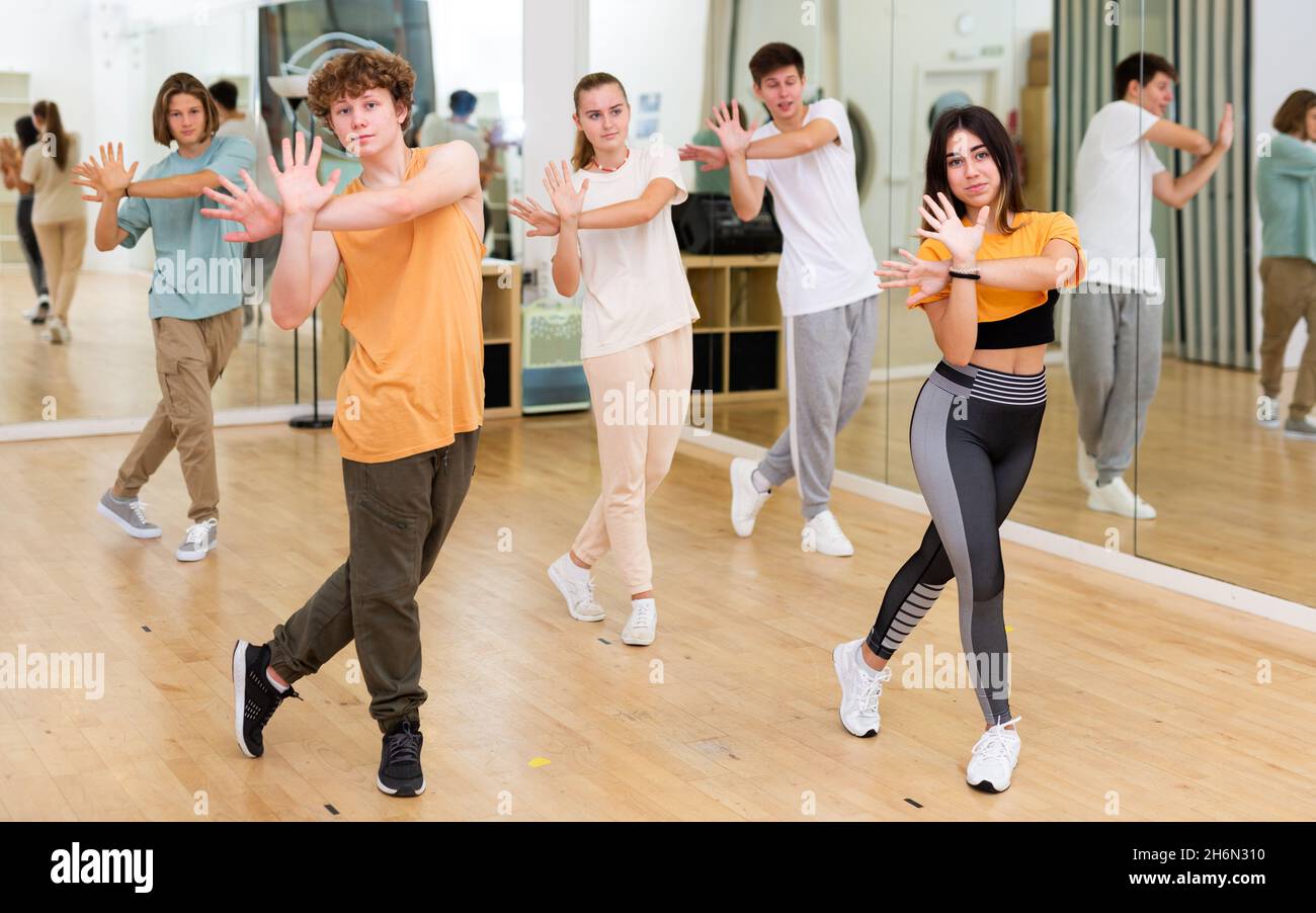 Group of teenagers practicing vigorous dance in modern studio Stock ...