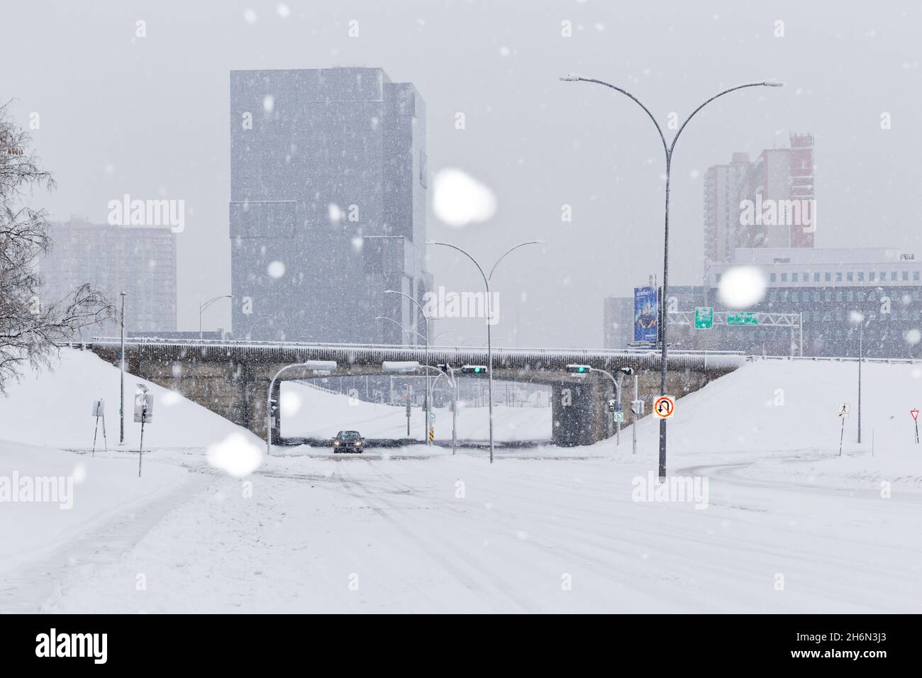 Montreal highway sign hi-res stock photography and images - Alamy