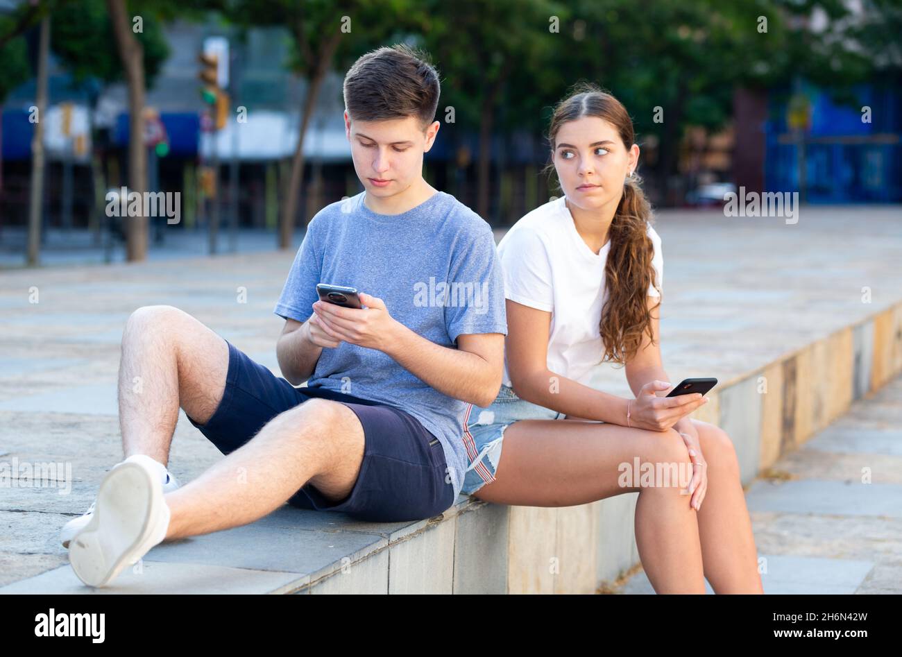 Two girls chatting two boys hi-res stock photography and images - Alamy