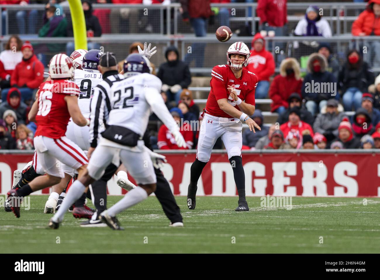 November 13, 2021: Wisconsin Badgers quarterback Graham Mertz (5 ...