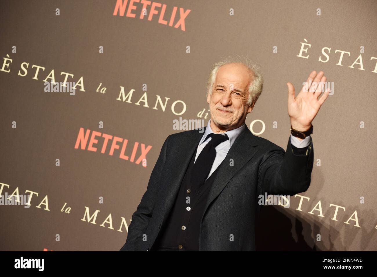 Naples, Italy. 16th Nov, 2021. The Actor Tony Servillo on the red ...