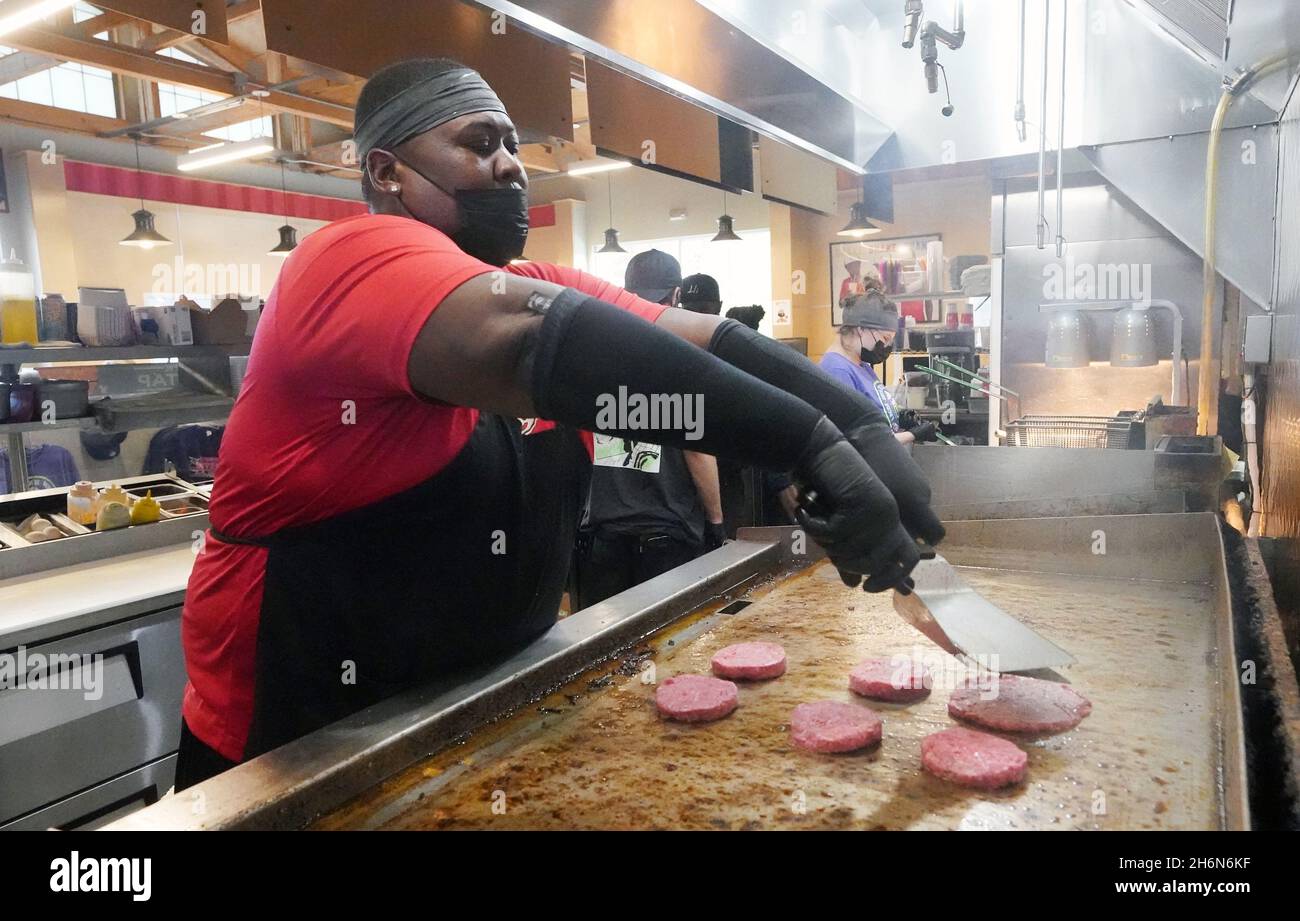 St. Louis, United States. 16th Nov, 2021. Chef Irving Shockley Sr ...