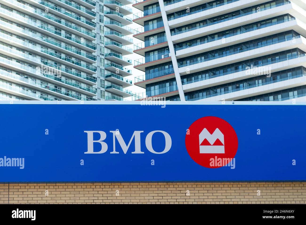 Big bmo bank of montreal office hi-res stock photography and images - Alamy